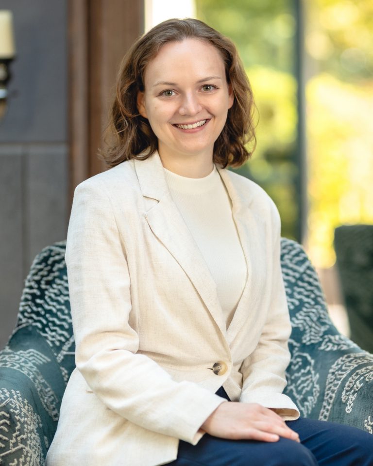 Julia Fluhr - Hangarter Legal